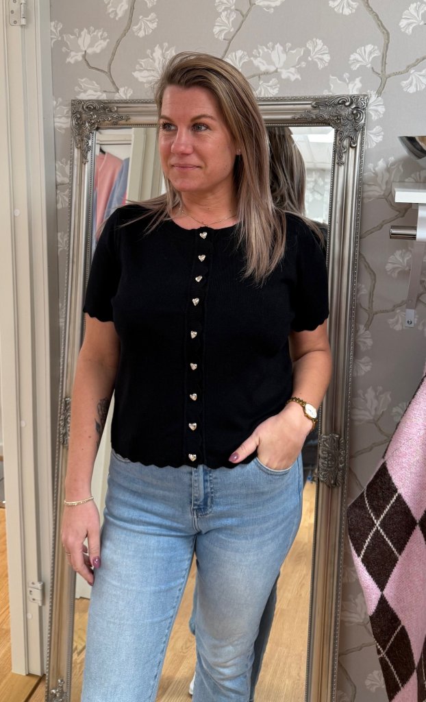 Amanda - Stickad topp - Hjärtan - Svart - Nyhet – Lowinas